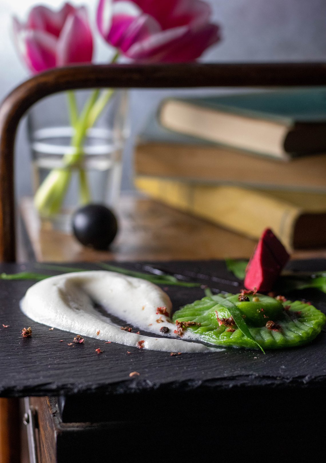 Bärlauch Ravioli mit Trüffelfüllung - Zitronenverbene - Rote Beete Mousse